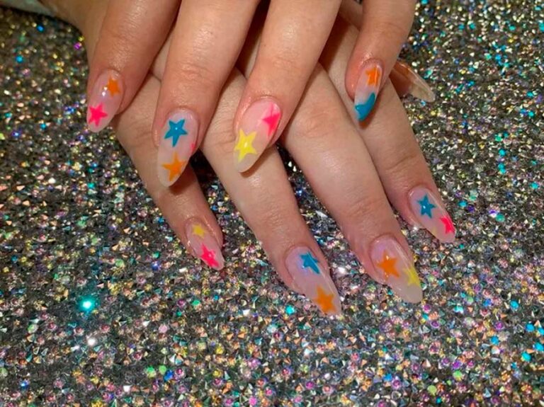Unhas de Carnaval 2026: 70 ideias Coloridas, decoradas, Neon e com glitter